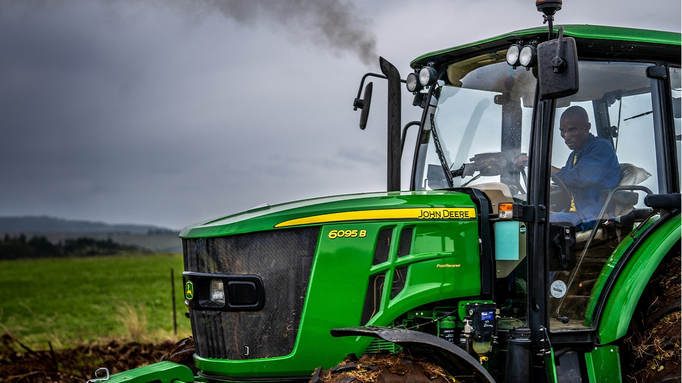 6B Series Tractor | 6 Series tractor | 95 - 140hp Tractor | John Deere AFME